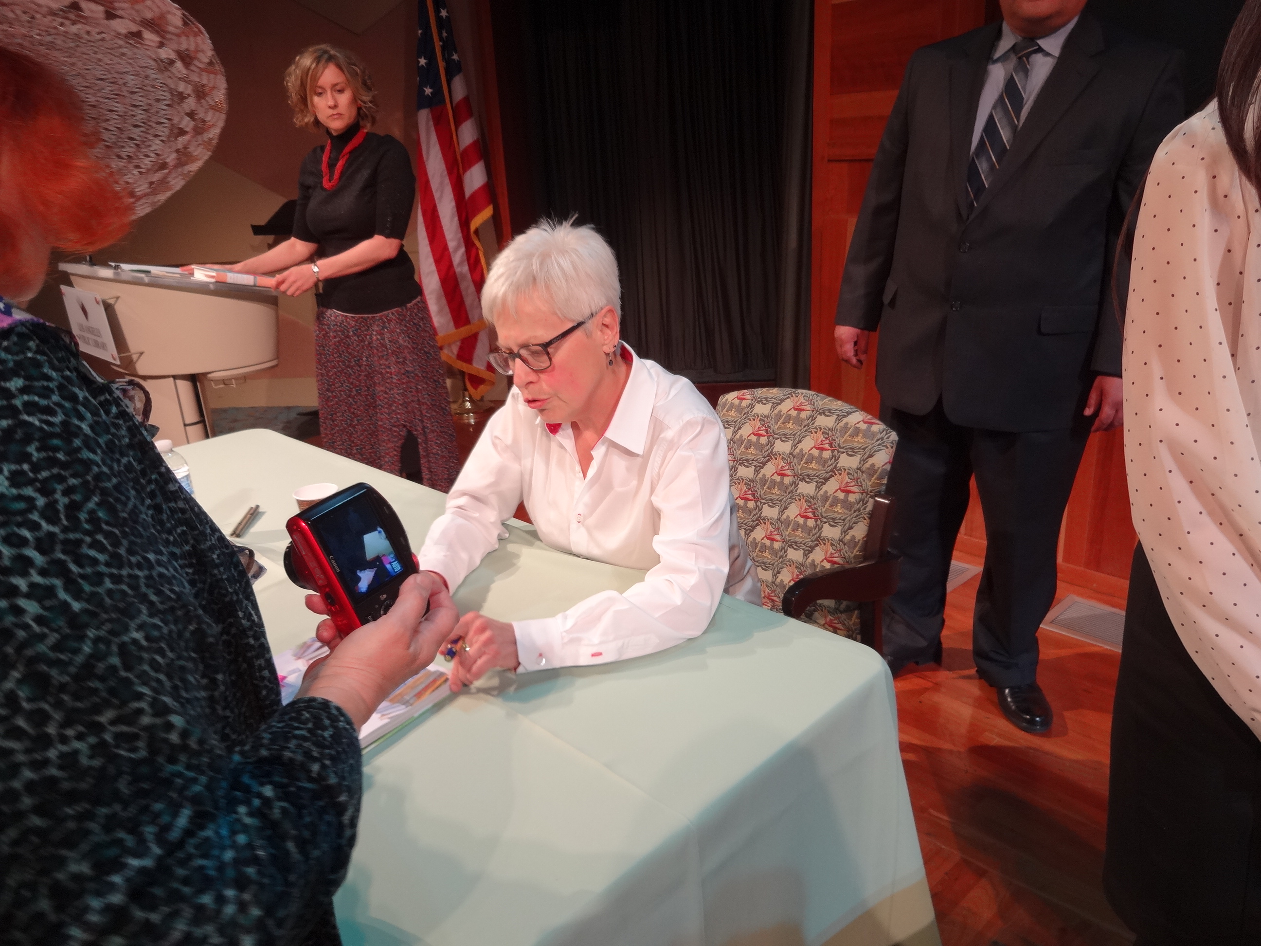 洛杉矶第一任桂冠诗人Eloise Klein Healy | PoetryEastWest